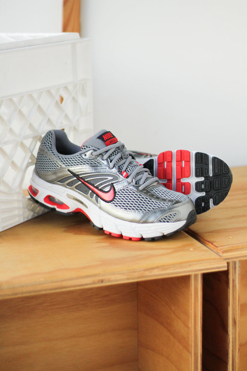 NIKE AIR MAX MOTO 2K "SMOKE GREY/UNIVERSITY RED-BLACK" – Sneaker Room